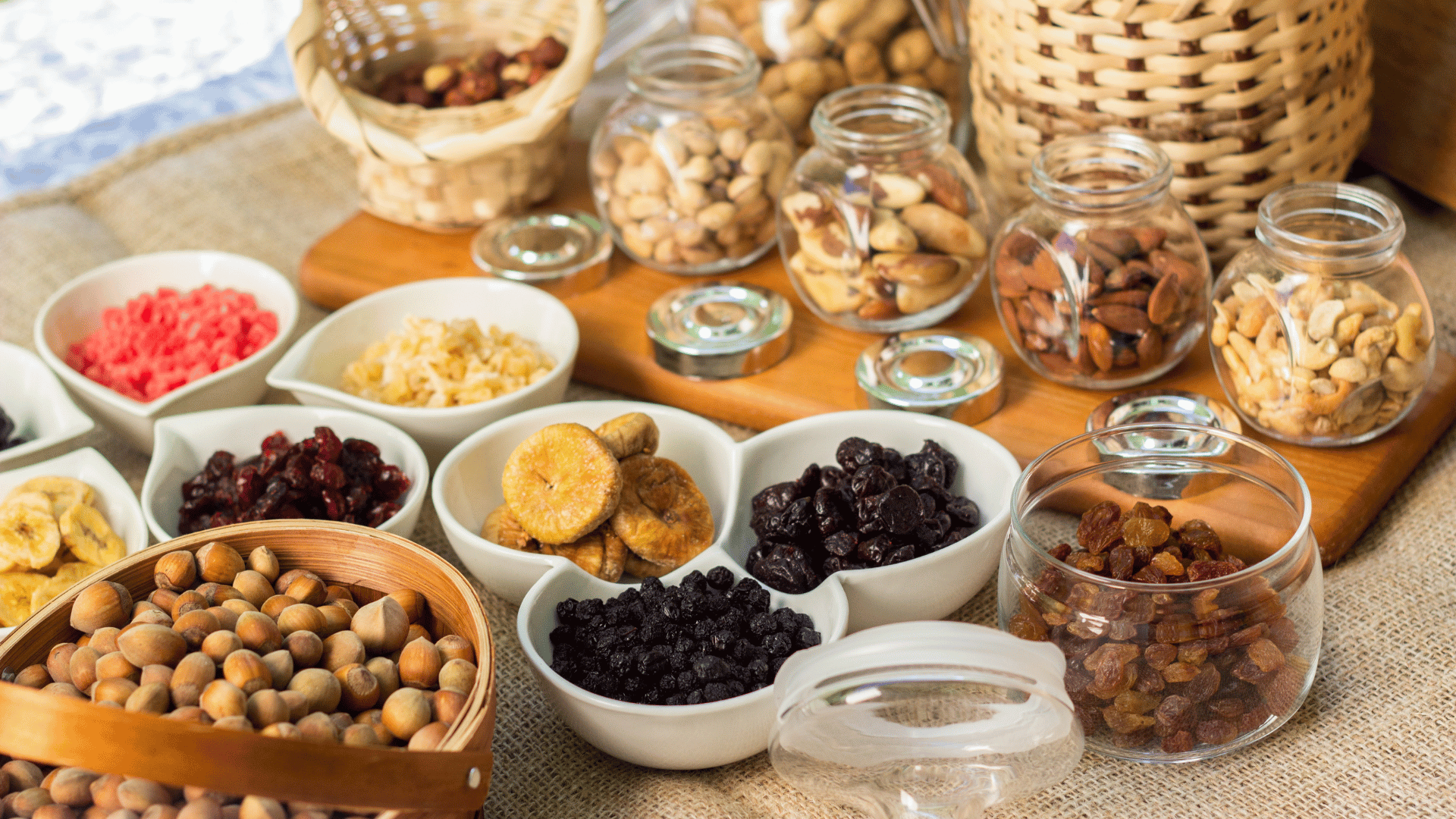 Hiking Snacks Guide + Top 15 Easy Snack Ideas For The Trail - We Hike ...